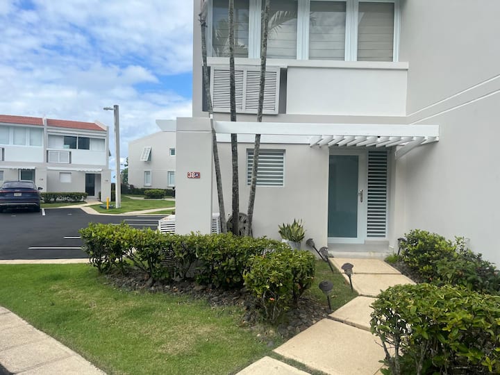 Summer Breeze Vacation Villa - Dorado