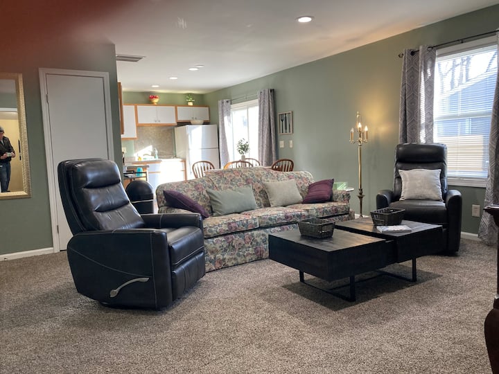 Spacious Apartment With Garage - Kokomo, IN