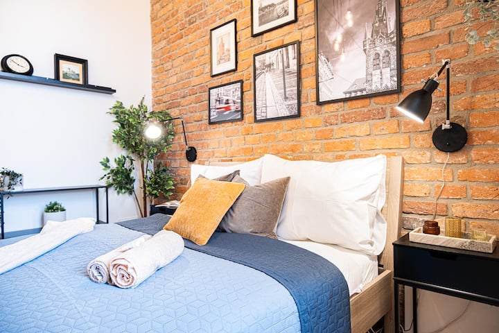 Modern Industrial 8min Dancing House Apt | Prague - Prague