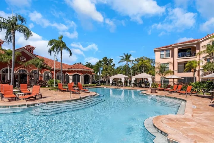 Luxury Resort Style Oasis - Clearwater, FL