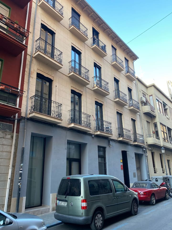 Discover Alicante In City Center - 3d - Alicante