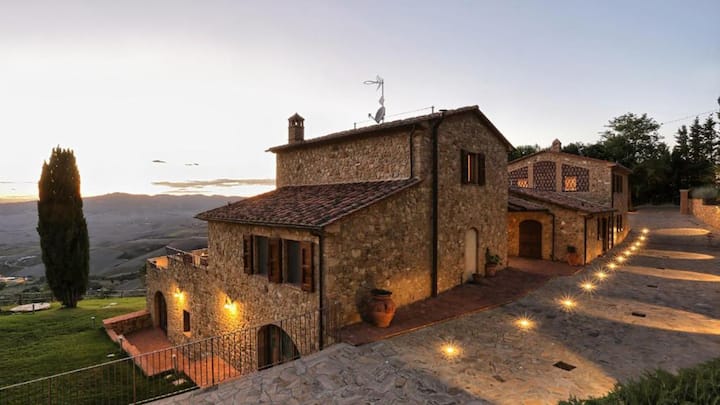 Red Tuscan Farmhouse With Infinity Pool - Volterra