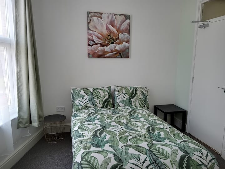 1st Floor Bedsit. - Birkenhead