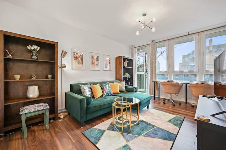 Chic 2-bed Flat - Work Zone, Balcony, Free Parking - Streatham - London