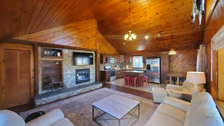 Home In The Heart Of Broad Brook - Shenipsit Lake, CT