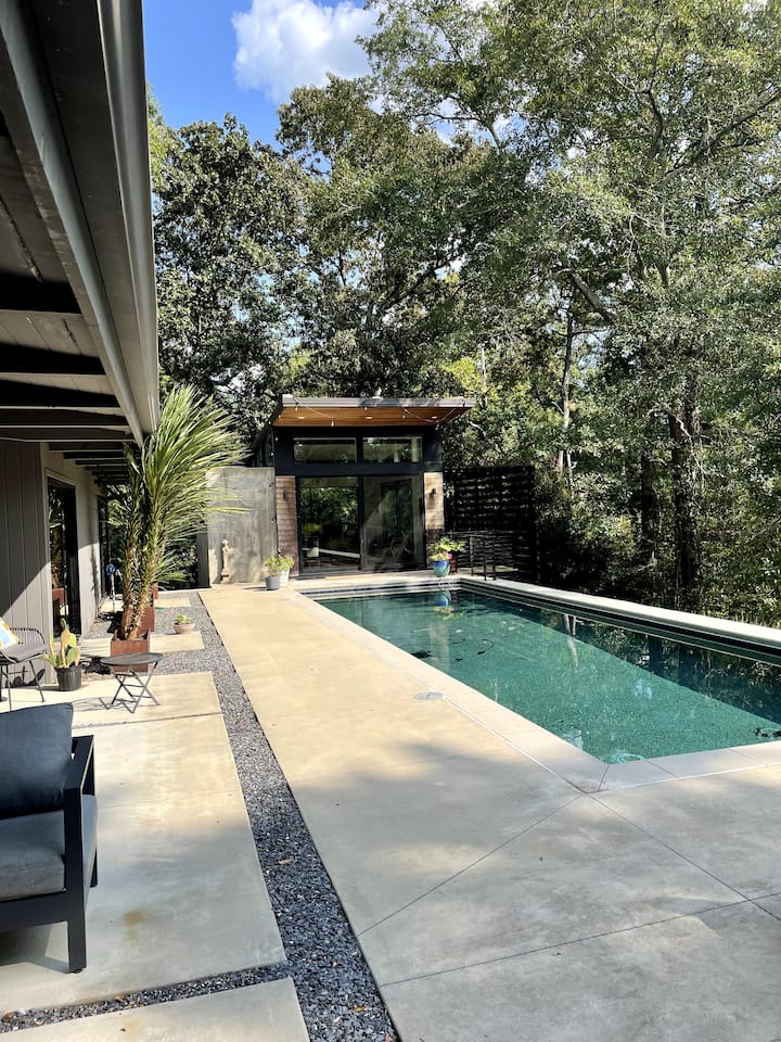 5 Points Walkable, Sleeps 8, Pool, Luxurious - Athens, GA