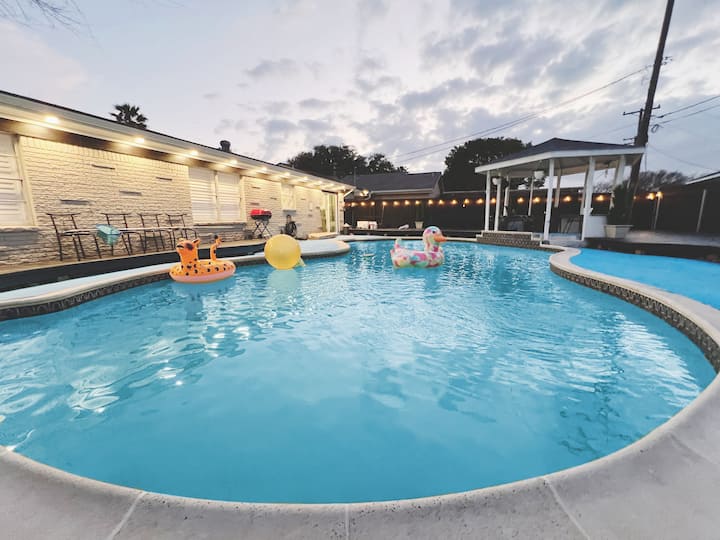 Galveston Funplex W/ Pool! - Texas City