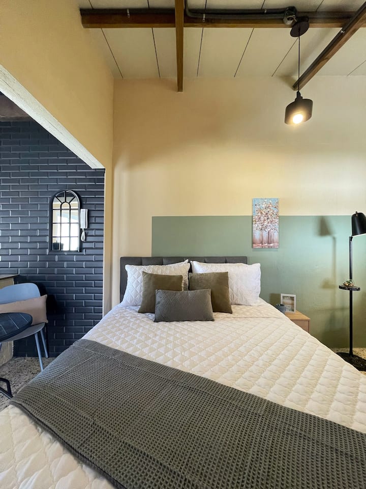 Budget • Cool Downtown Studio - Guatemala
