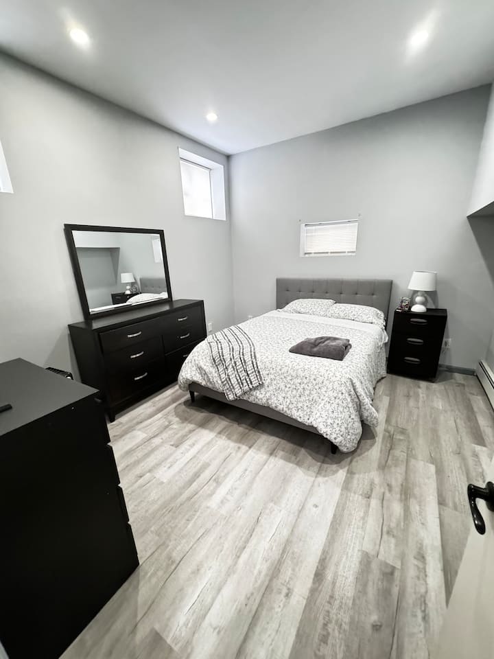 Greatly Located Spacious Room - Norwalk, CT