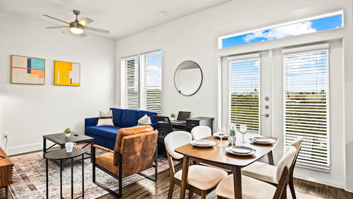 Modern Luxury Unit | 1bd1ba | Pool & Golf Sim - Austin