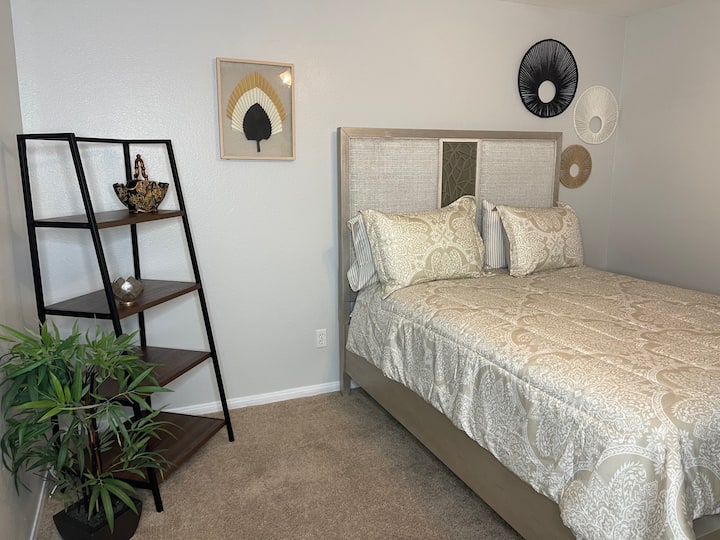 Apartment In Spring Valley - La Mesa, CA