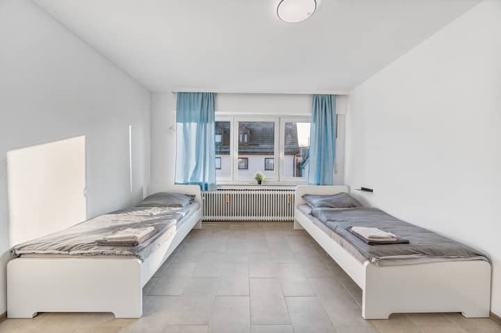 2 Bedrooms | Single Beds | Parking | Kitchen - Uhingen