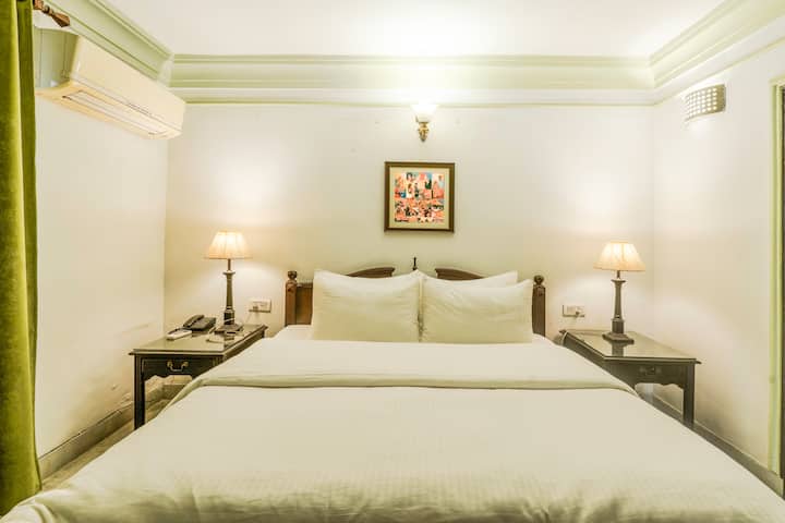 A Mansion/suite Room - Kashipur