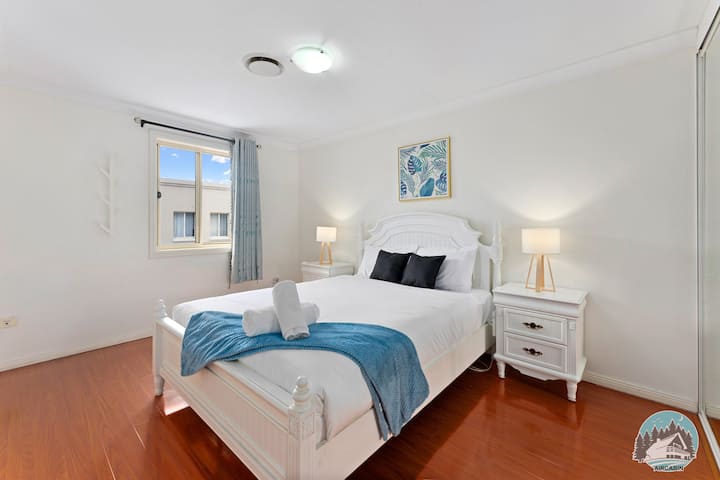 Chic 3br In Seven Hills | Parking Included - Blacktown