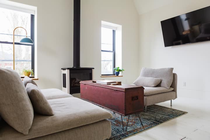 Biglake Stay: Scene  3 - Prince Edward County