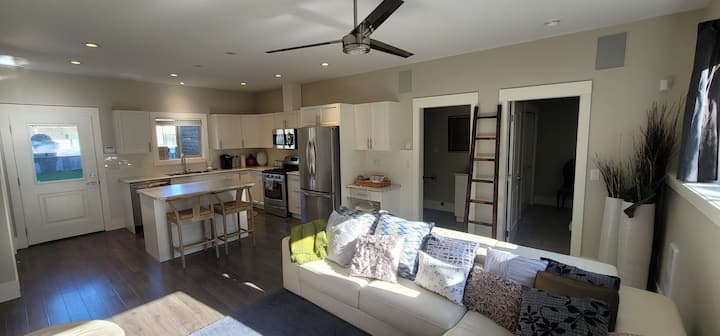 Private Suite, Gated Acreage - Aldergrove