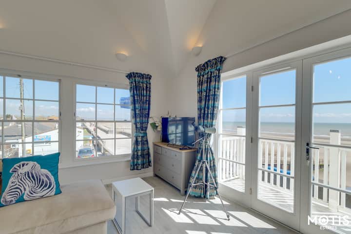 The Sands, Stunning Apartment With Sea Views - Lympne Castle