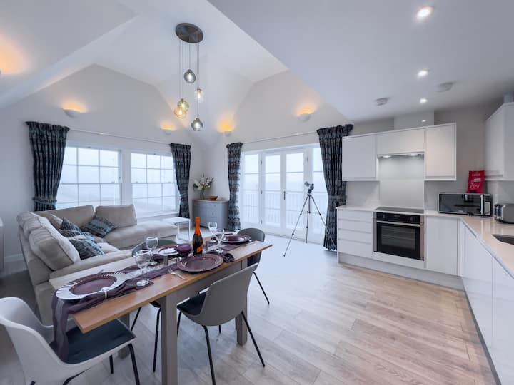 The Sands, Stunning Apartment With Sea Views - Dymchurch