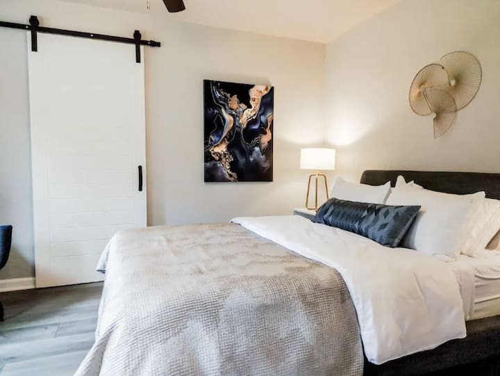 Adorable Pad Steps From The City's Energy! - Palm Heights - San Antonio