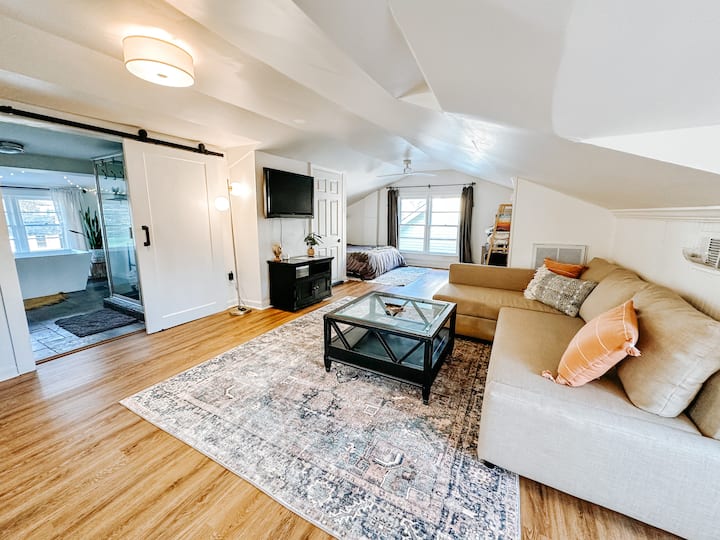 Private East Nashville Loft - Walkable! - Nashville, TN