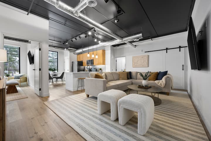 Tc Eastside One Condo With Rooftop And Hot Tub - Traverse City, MI