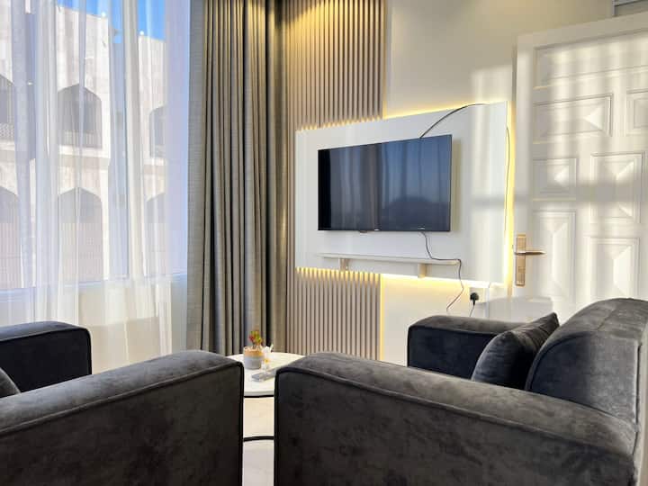 Apt 402 | 2 King + 5 Double - Medina