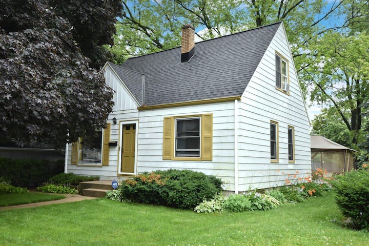 Re-modeled Home Near Wauwatosa Area Sleeps 8 - 米爾瓦基