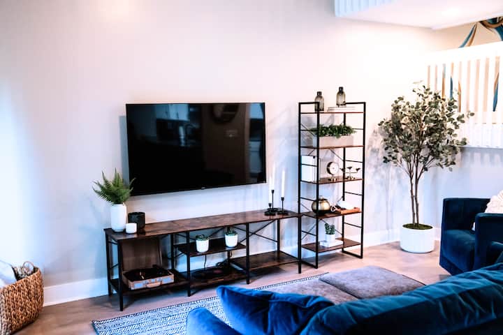 Modern 4bd 2ba | Quiet Street, Ample Parking - Columbus, OH