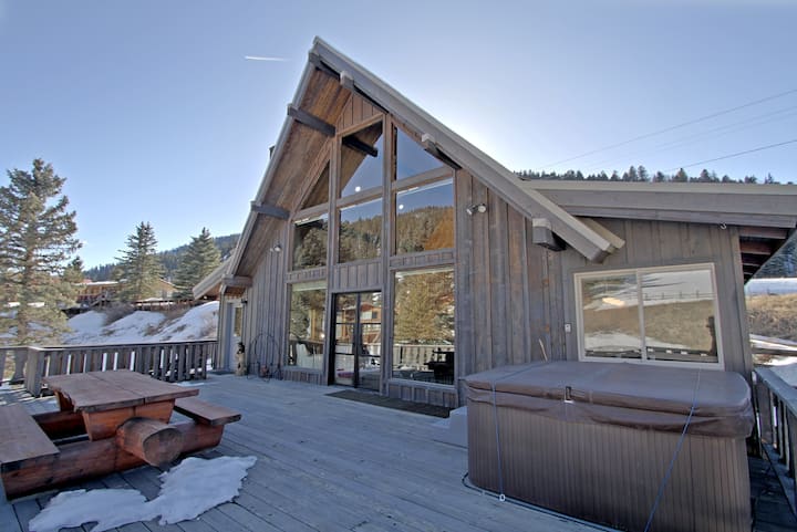 Peace Like A River Mountain Home - W/ Hot Tub Opt - Red River, NM