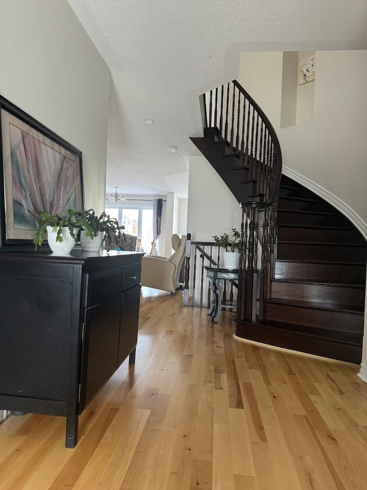 Large Room  With A Park View - Ottawa