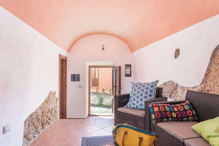 Hilltop Terrace With River Views - Bosa