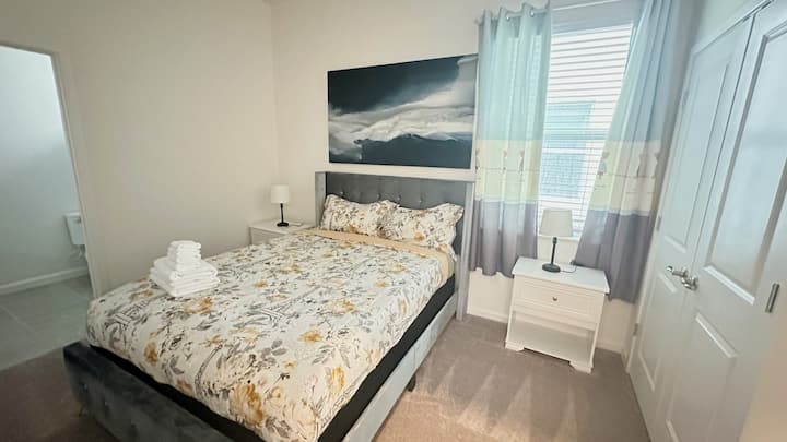 Private Rooms /Queen Bed/ Pool 56 - Kissimmee, FL