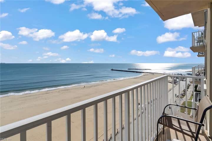 New Updated Oceanfront 2bd 2bth / Beachfront /Pool - Virginia Beach, VA