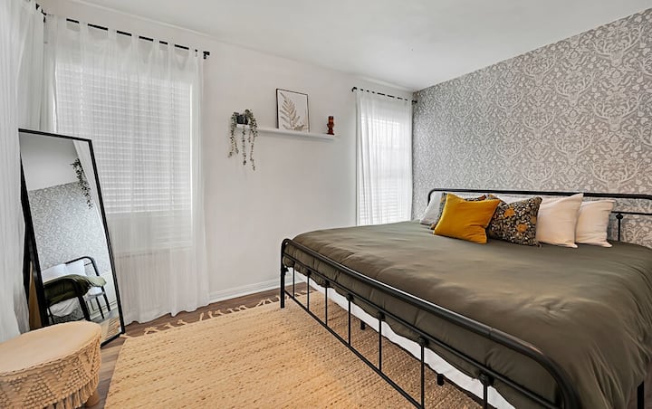 Urban Suite | An Inviting 1-bedroom City Escape - Temple, TX