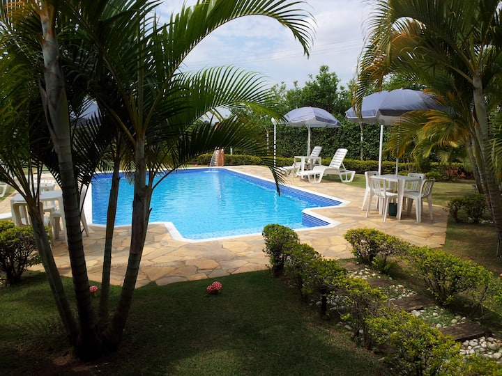 Condominio, Quatro Suítes, Ampla Piscina! - Boituva