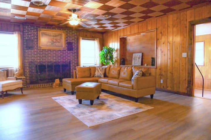 Captivating Coastal Cabin | Close To Downtown - Pensacola, FL