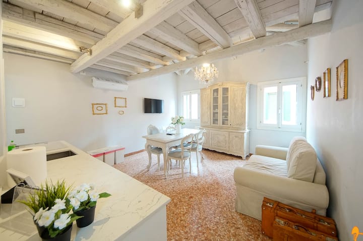 Dolcevita Apartments N 509: Biennale 2 S. De Bains - Venice