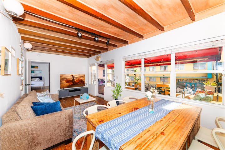 Large 2 Bedroom With Private Terrace Sleep 9/10 - Miami Beach, FL
