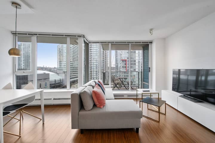 Urban Elegance: Stylish 1-bdr Condo | Dt Vancouver - Vancouver