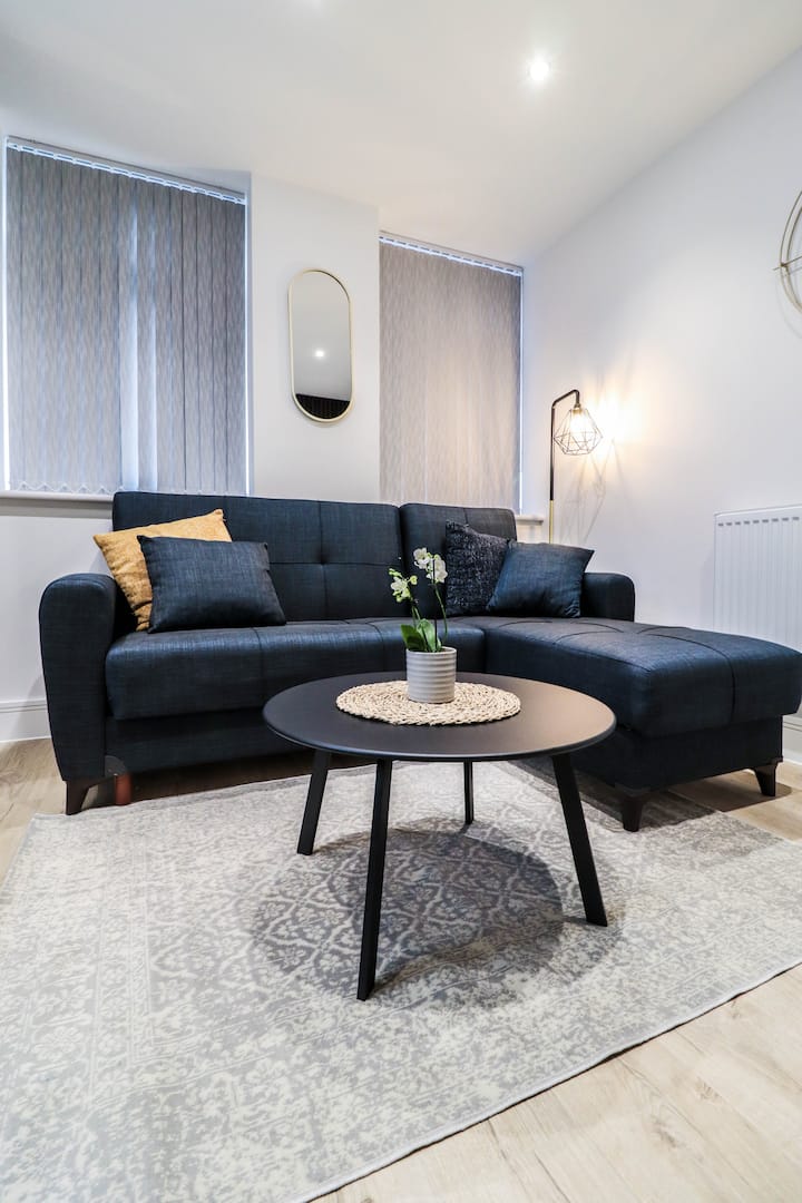 Stunning 1-bedroom Apt With Parking - 말로