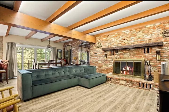 The Flight Deck Lodge-your Passport To Lake Life! - San Bernardino, CA
