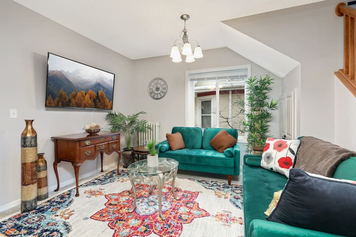 Upper Level Duplex Near Everything - Saint Paul, MN