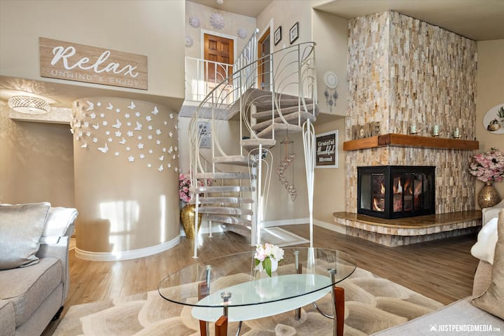 Joy’s Lucky Home Sleeps13 - Anchorage, AK