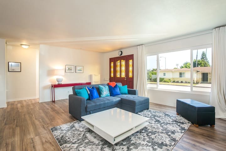 Spacious Beachhouse -4queen Beds -2 Baths -Ac&heat - Ventura