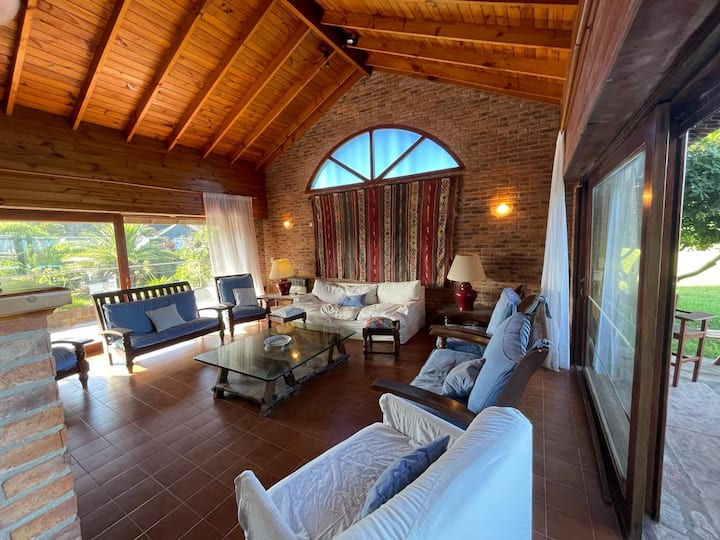 Casa Espaciosa Frente A La Playa - Pinamar