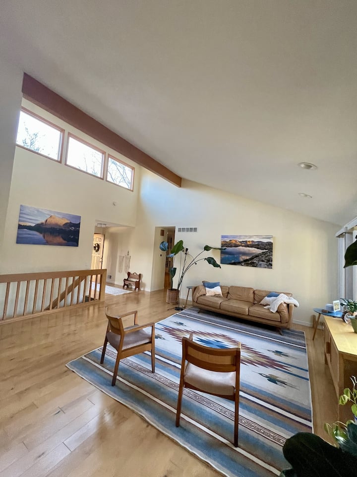 Modern Open-concept Family Home (Fall Football!) - Ypsilanti, MI