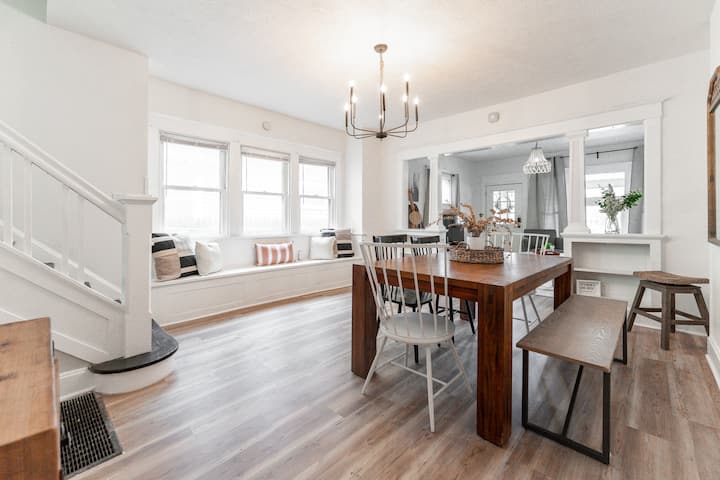 Large Duplex Home For Groups In Indy - Indianapolis, IN