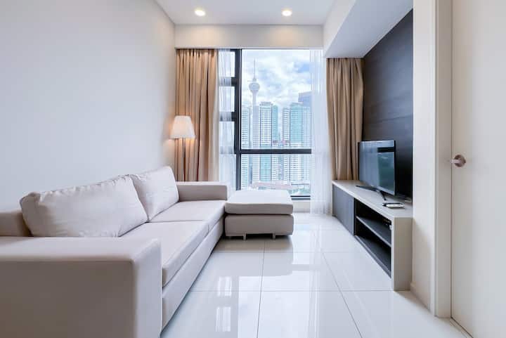 High-floor Modern Apartment With Klcc Views - Kuala Lumpur