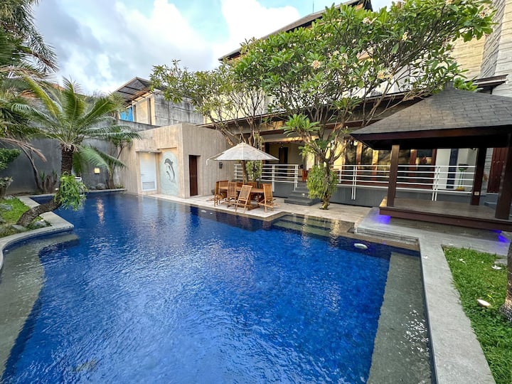 Villa Luas 6 Kamar Tengah Kota - Sanur