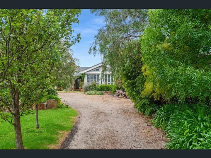 Coastal Getaway - Space & Views - Mornington
